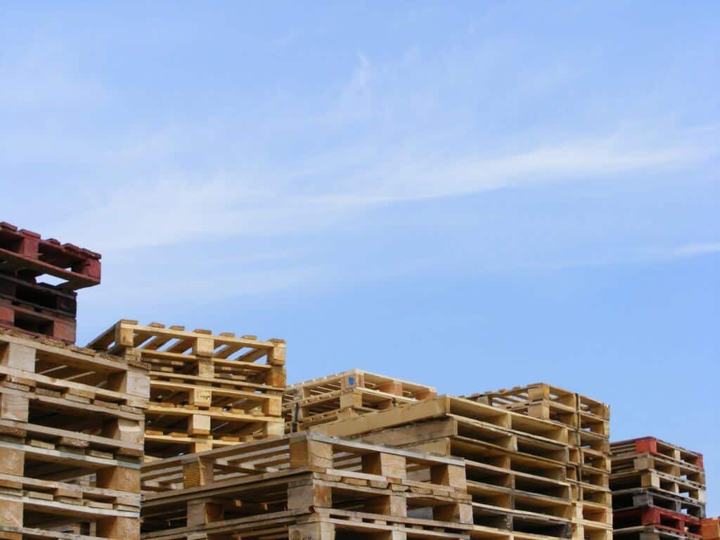 Do It Yourself Pallet Projects: Seven Simple Designs