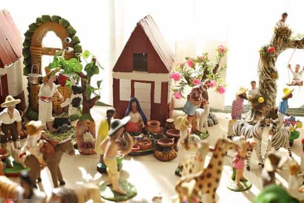 40 DIY Recycled Christmas Decorations (With Instructions!)