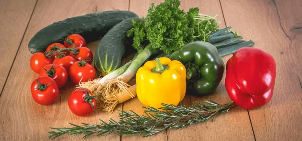 How to Grow Food in Small Spaces (Container Gardens, Vertical Gardens ...